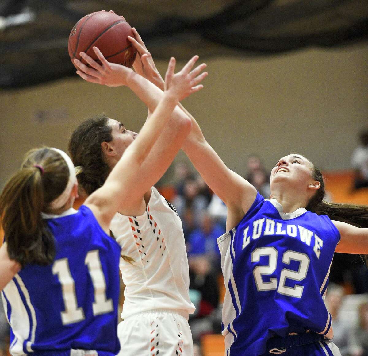 Stamford girls top Ludlowe to cap 3-0 basketball week