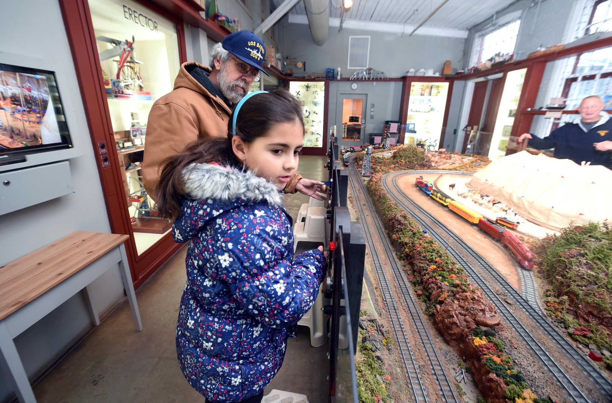 Eli Whitney Museum train exhibit draws a crowd