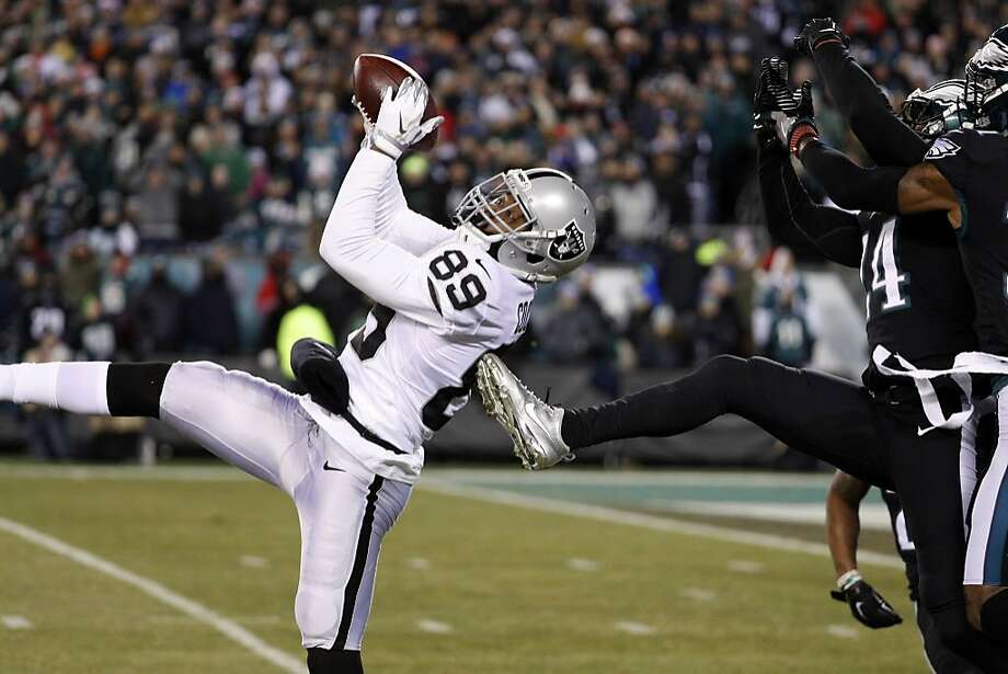 Raiders waste stout defensive effort in loss to Eagles - SFGate