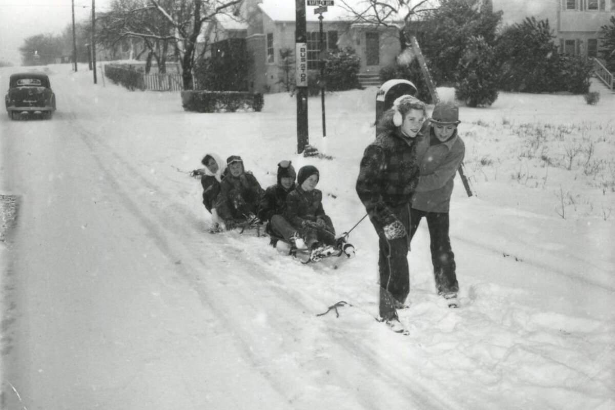 Rare snow events prove to be memory-makers in a T-shirt-and-shorts town ...