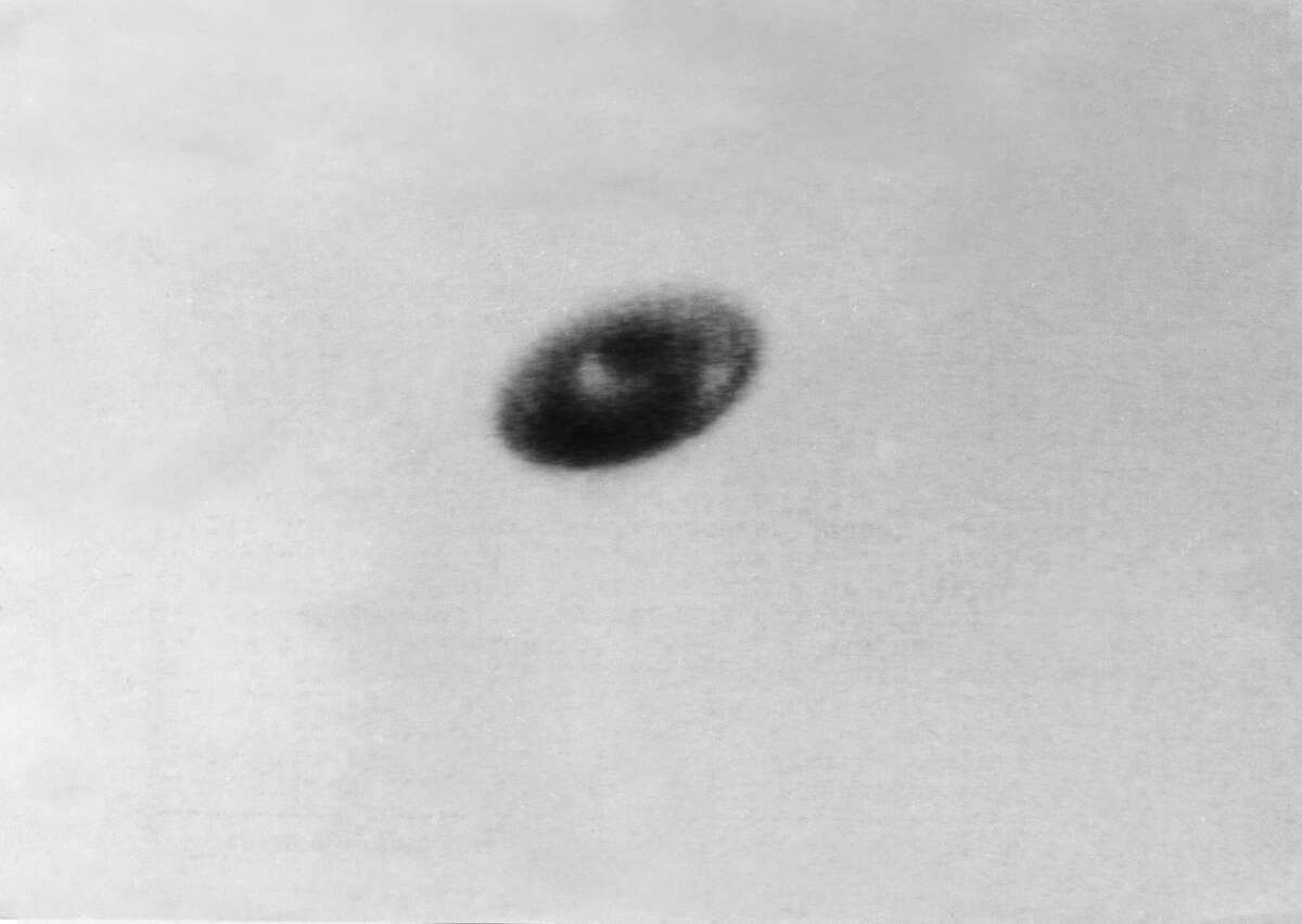 UFO sighting in Texas? Keller resident records mysterious 'cigar-shaped ...