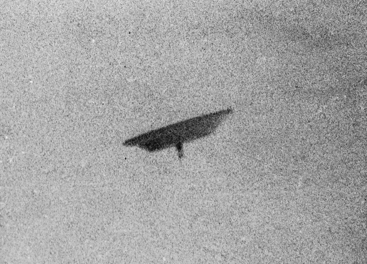 UFO sighting in Texas? Keller resident records mysterious 'cigar-shaped ...