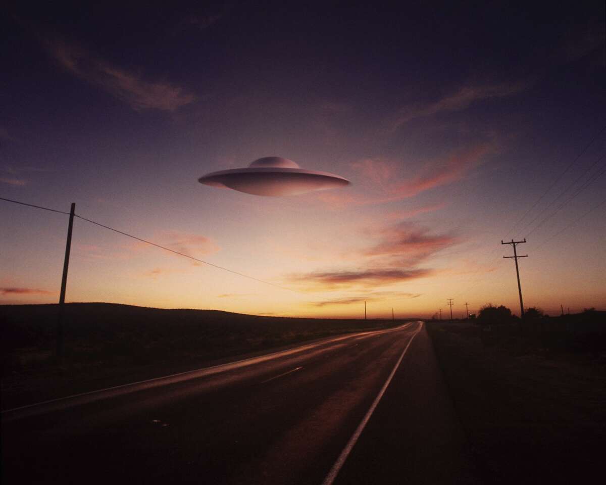 UFO sighting in Texas? Keller resident records mysterious 'cigar-shaped ...