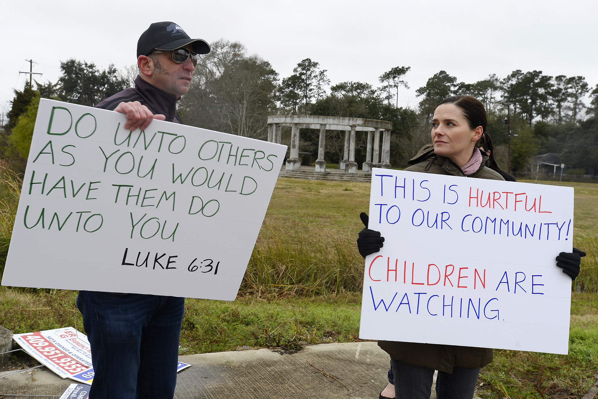 Couple protests 'insensitive' monument in Orange