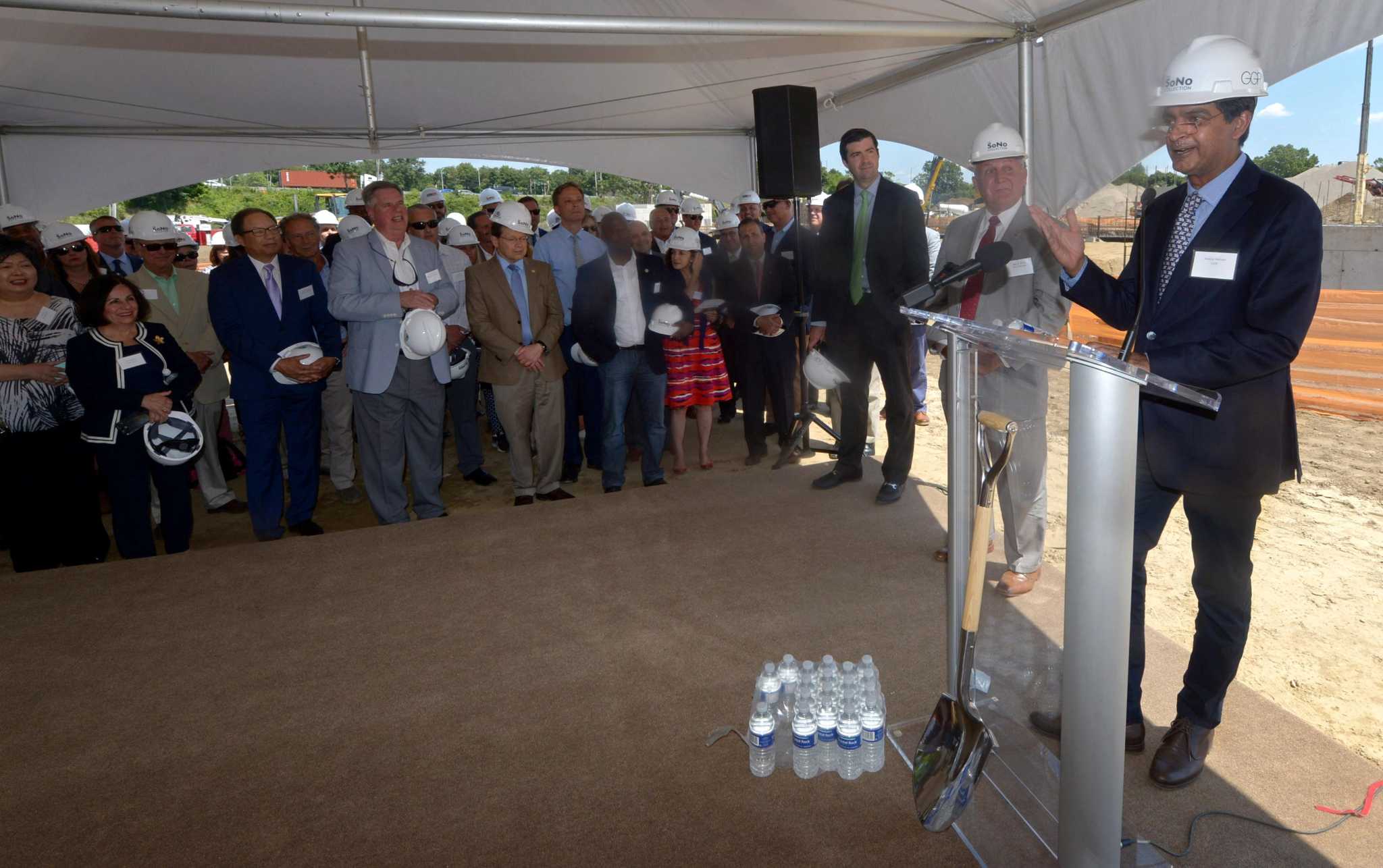 Brookfield Property to Buy Mall Owner GGP for $9.25 Billion (1)