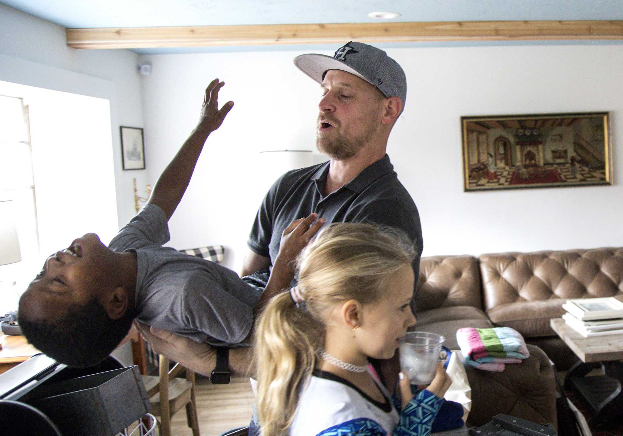 Pop singer helps family get a new piano