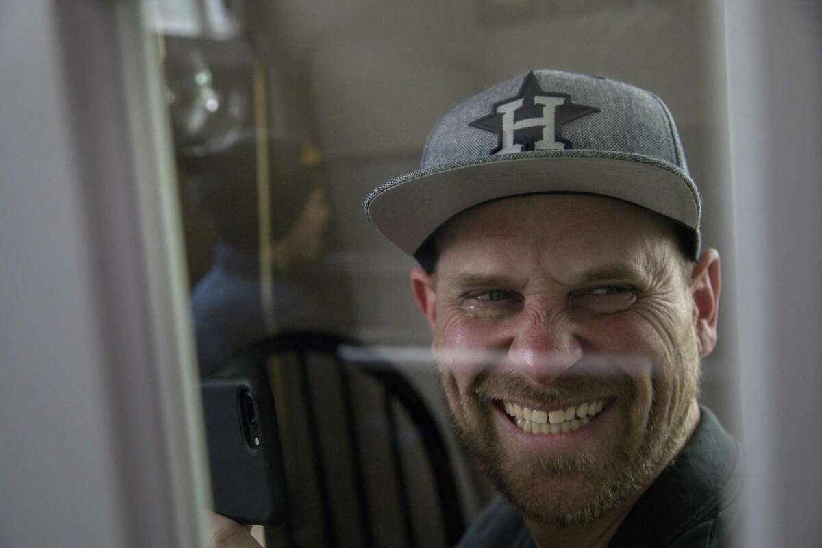 Pop singer helps family get a new piano