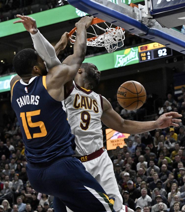 Jazz hand Cavs 3rd straight loss