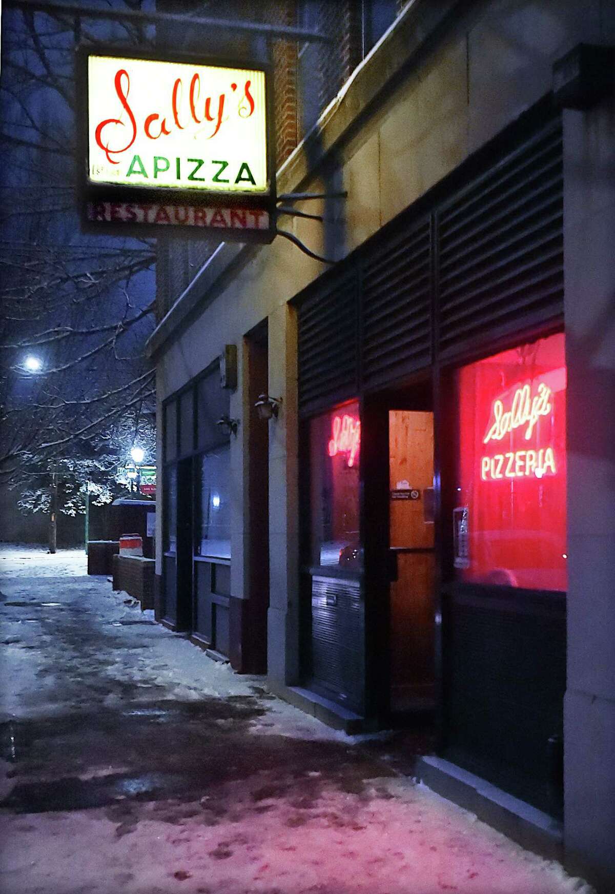 Sally’s Apizza fans don’t want changes at the New Haven eatery