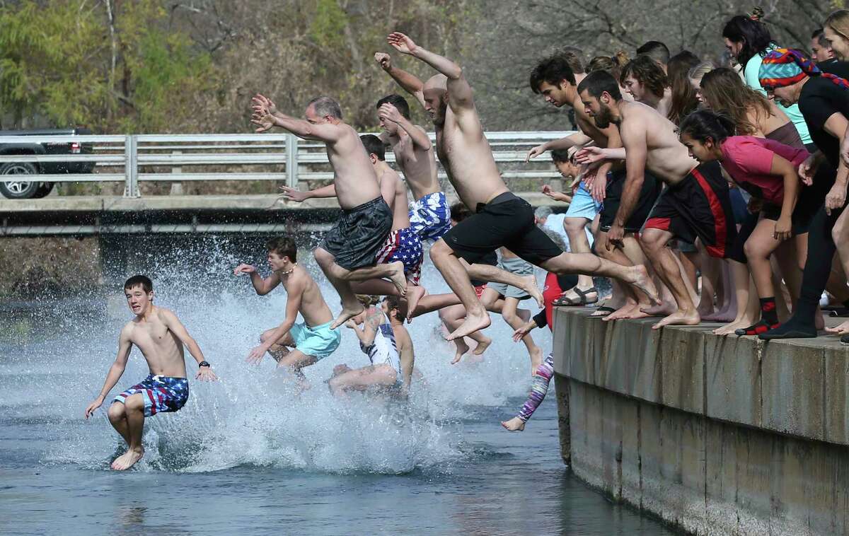 Photos: Dozens plunge into San Marcos River on chilly New Year's Day