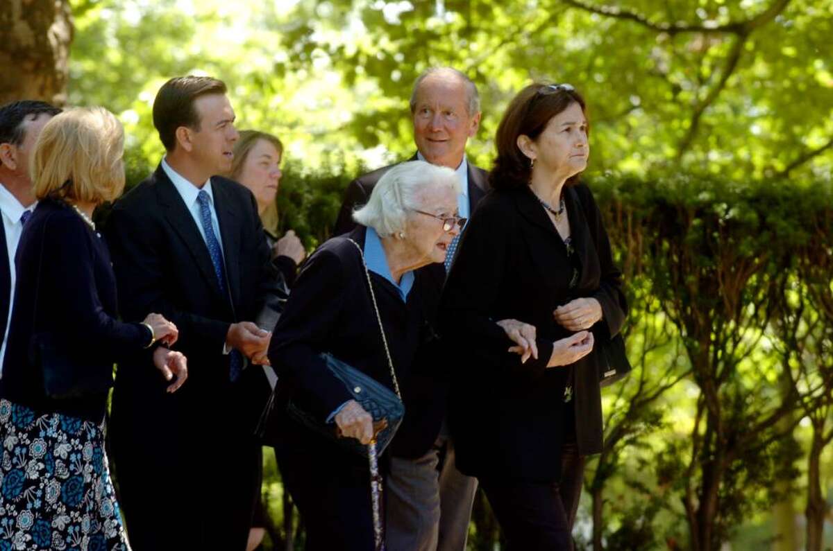 Former President Bush pays final respects to brother in Greenwich