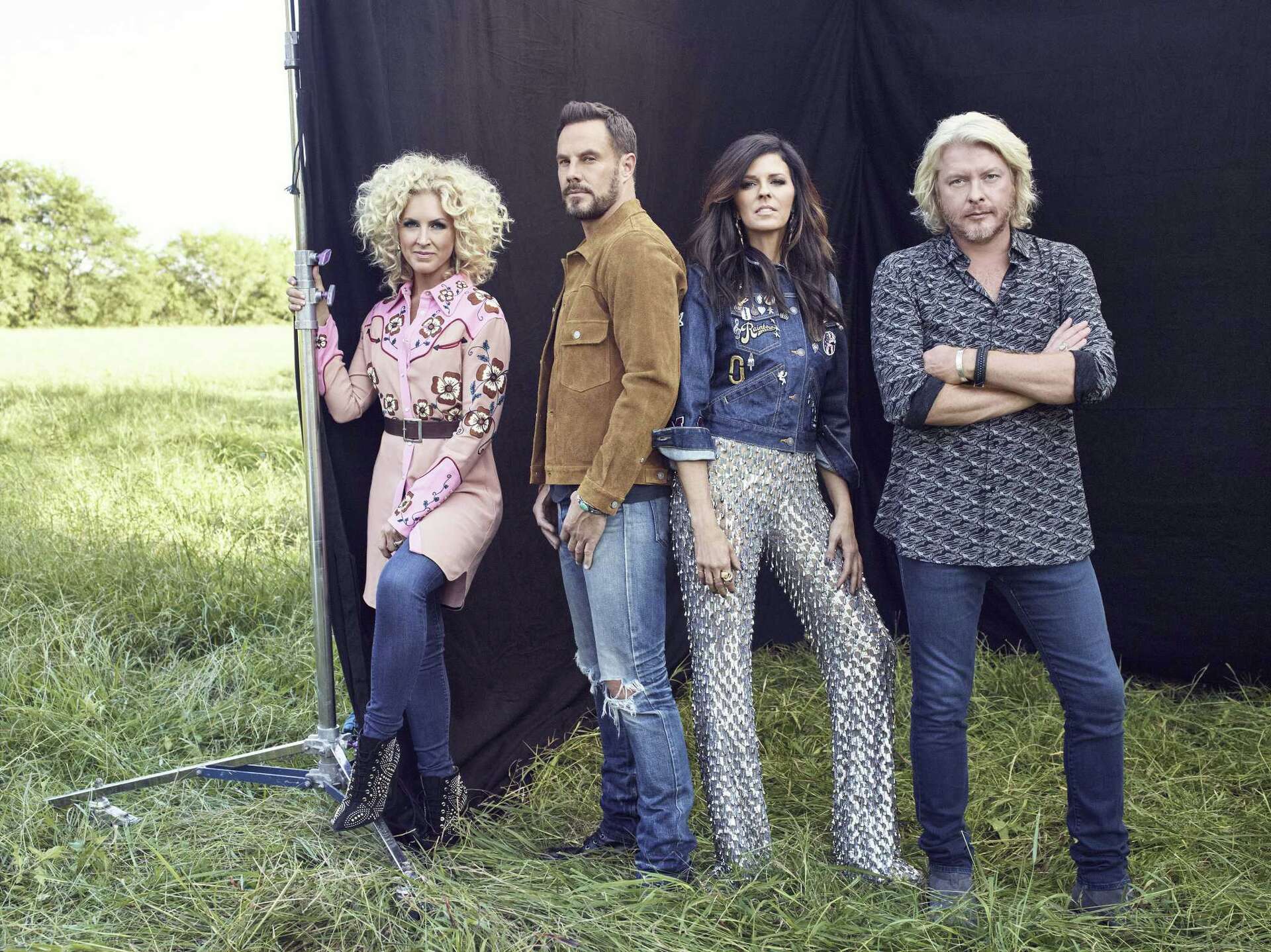 Garth Brooks takes the RodeoHouston stage a day early
