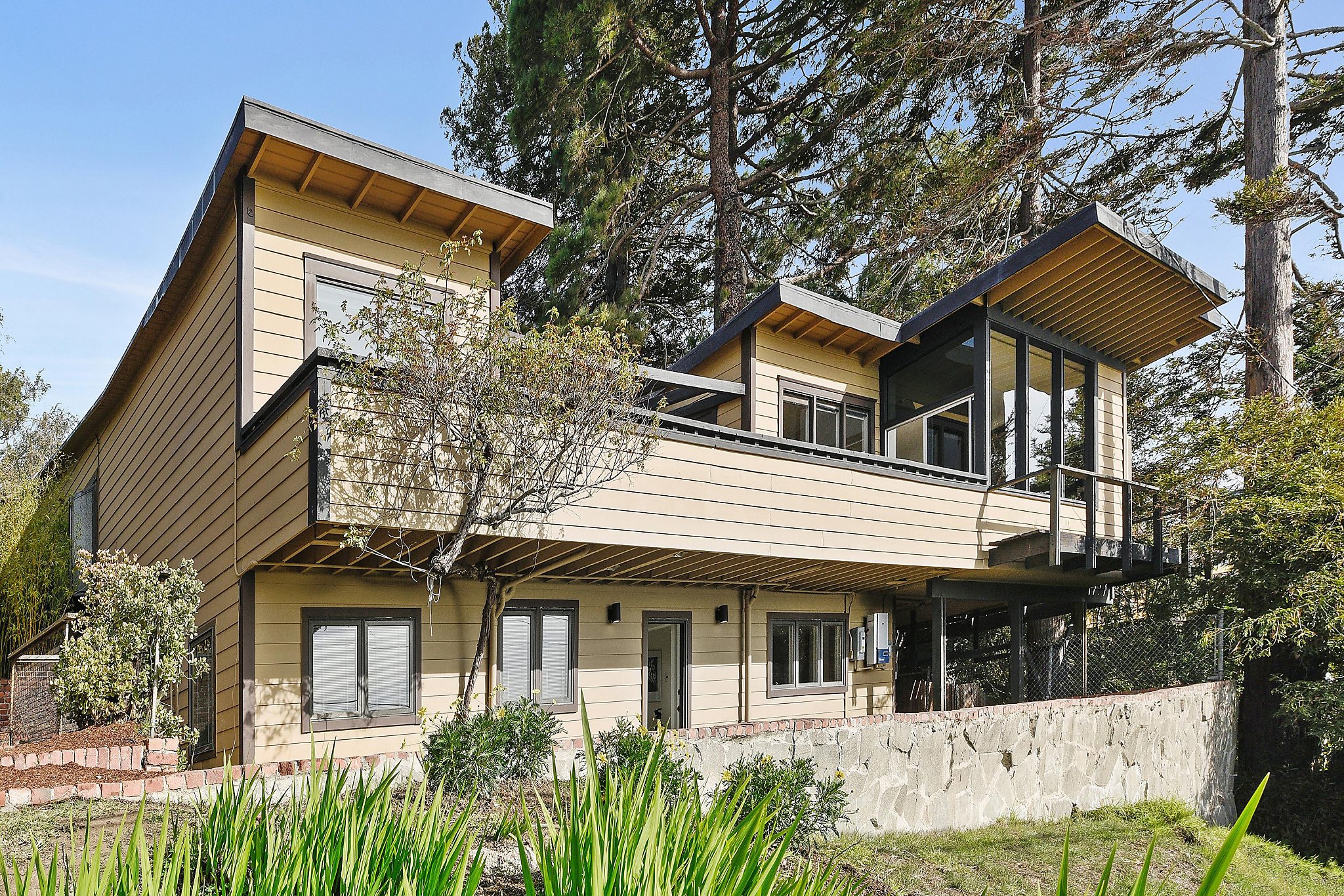 Hot Property: Woodsy modern designed by William Wurster for sale in ...