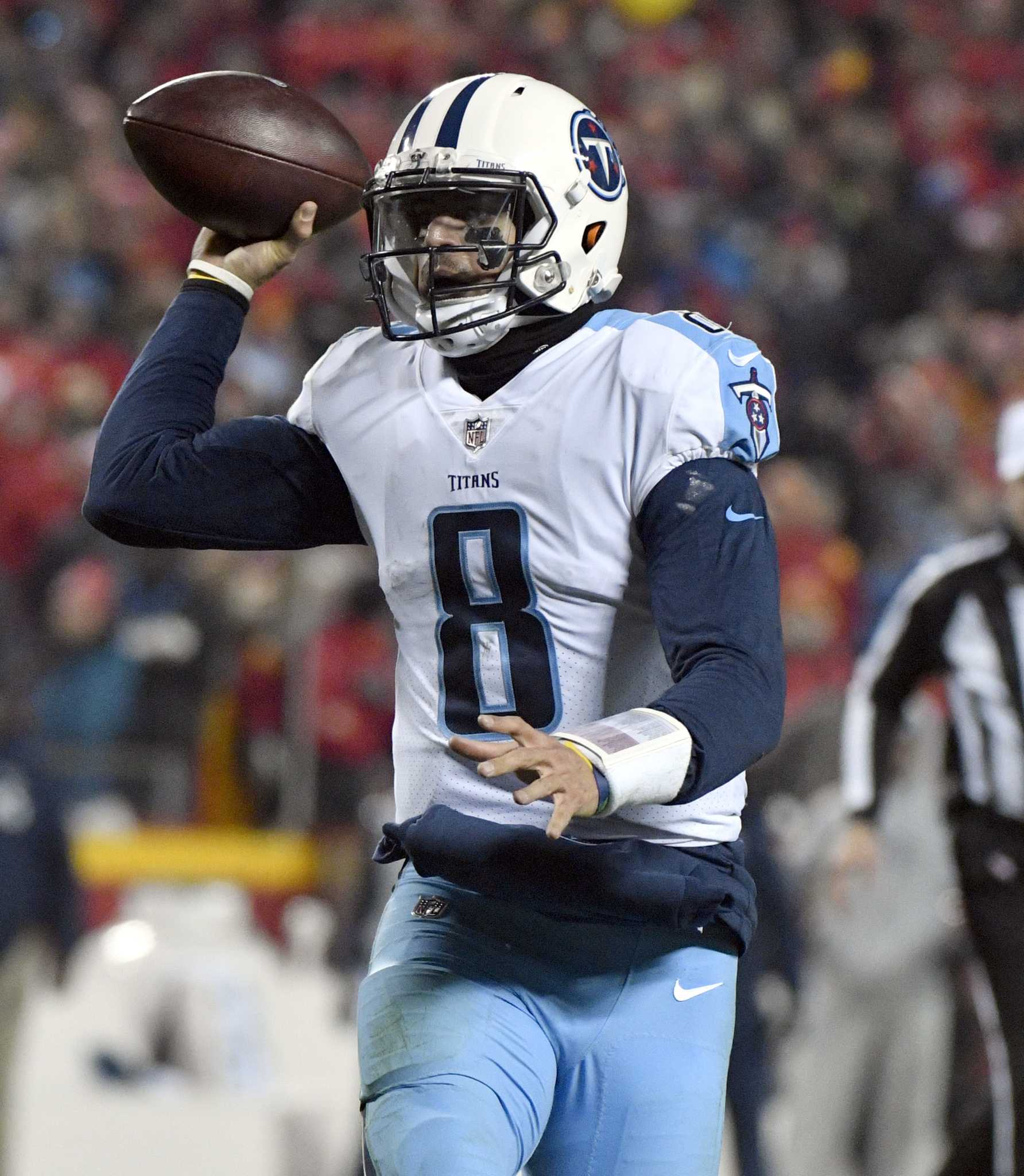 Titans' big 2nd-half comeback stuns K.C.