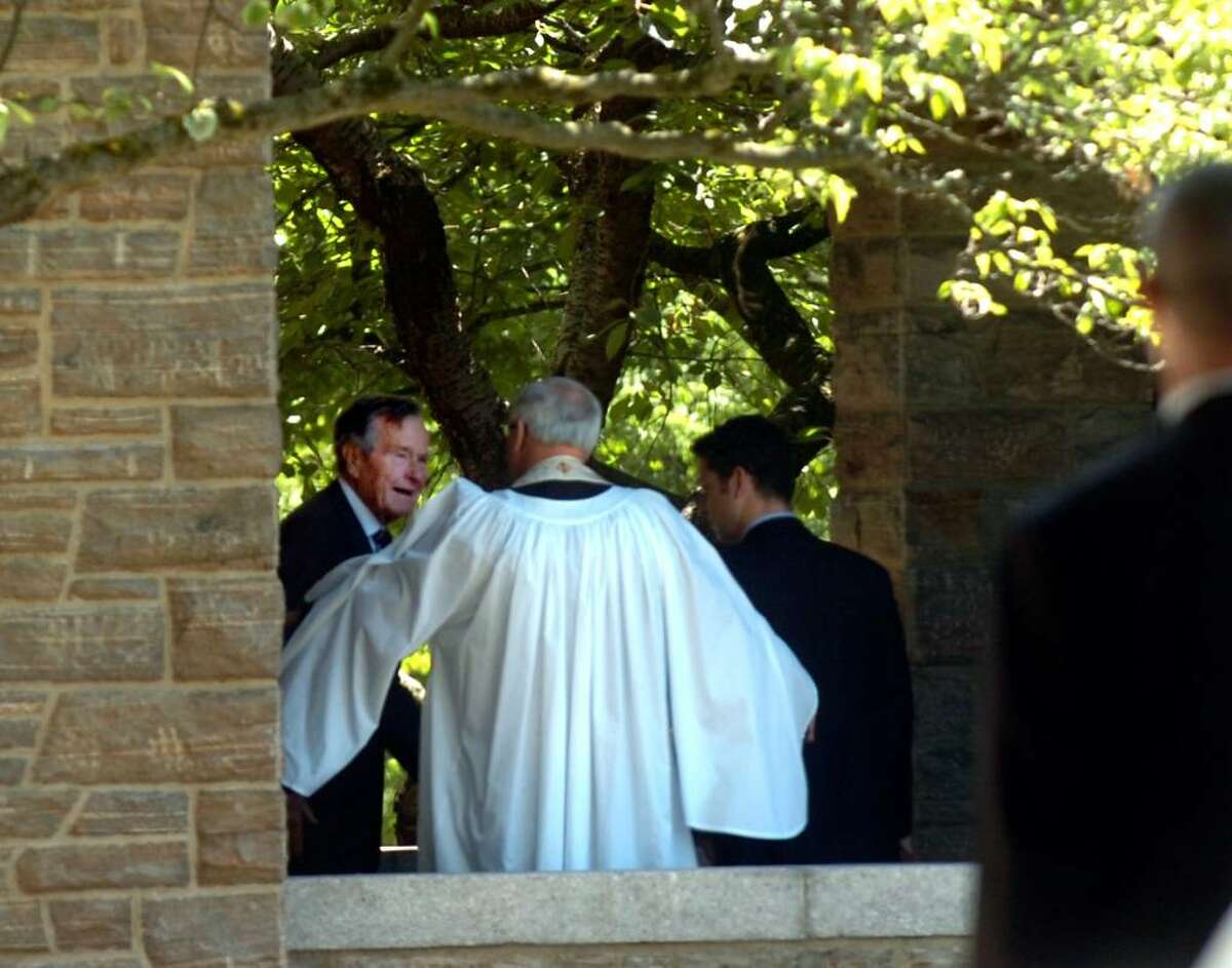 Former President Bush pays final respects to brother in Greenwich
