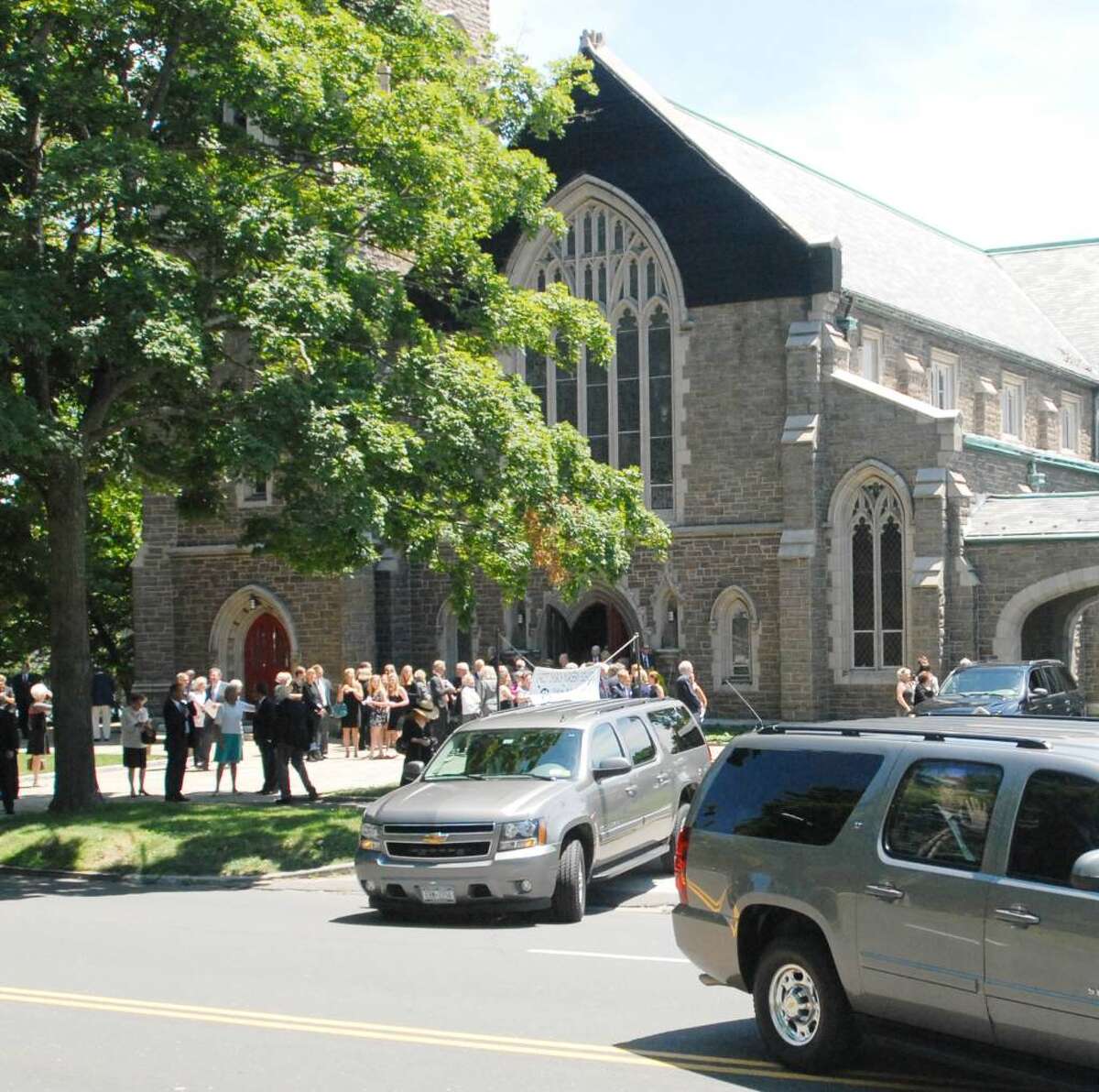 Former President Bush pays final respects to brother in Greenwich