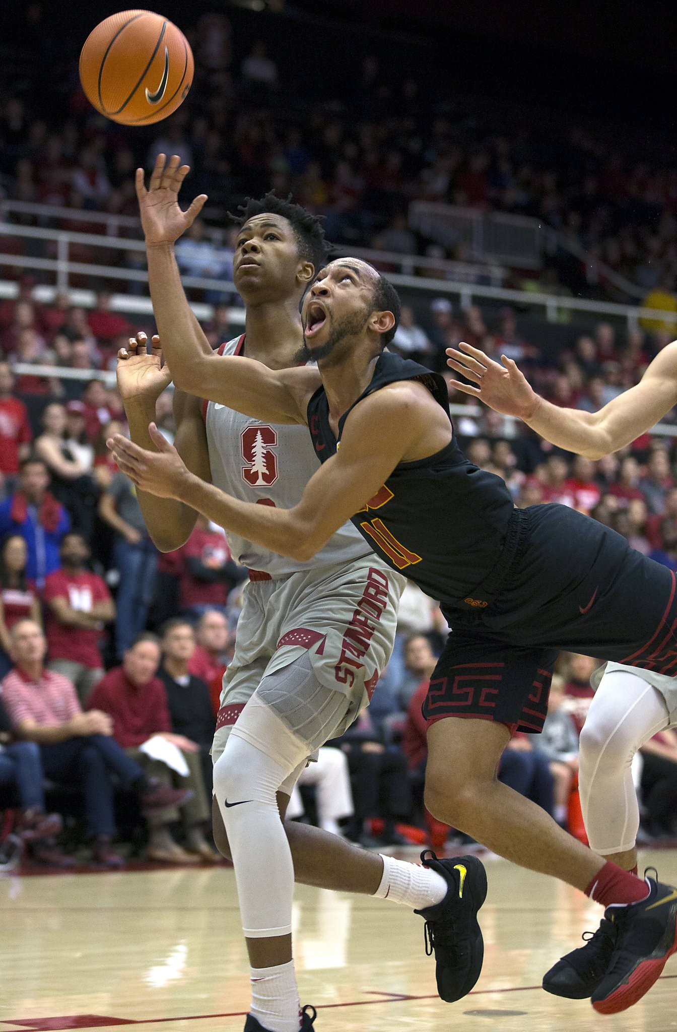Stanford’s Davis hits halfcourt shot to beat USC
