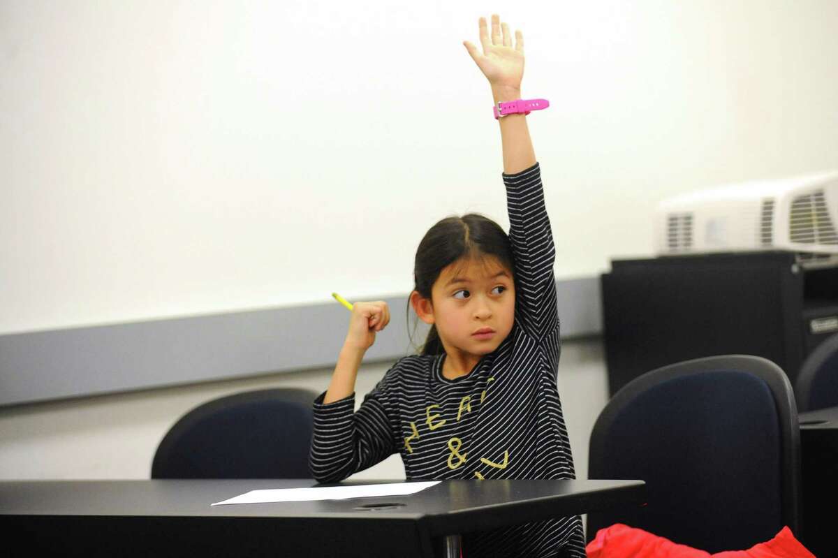 Chinese school hosts new math circle for young enthusiasts