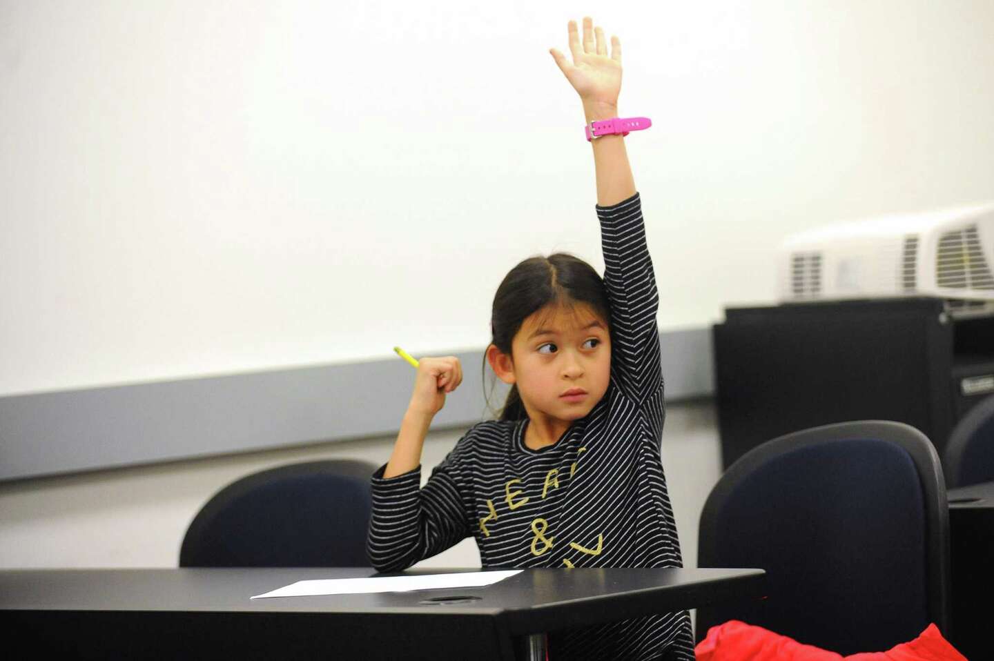 Chinese school hosts new math circle for young enthusiasts