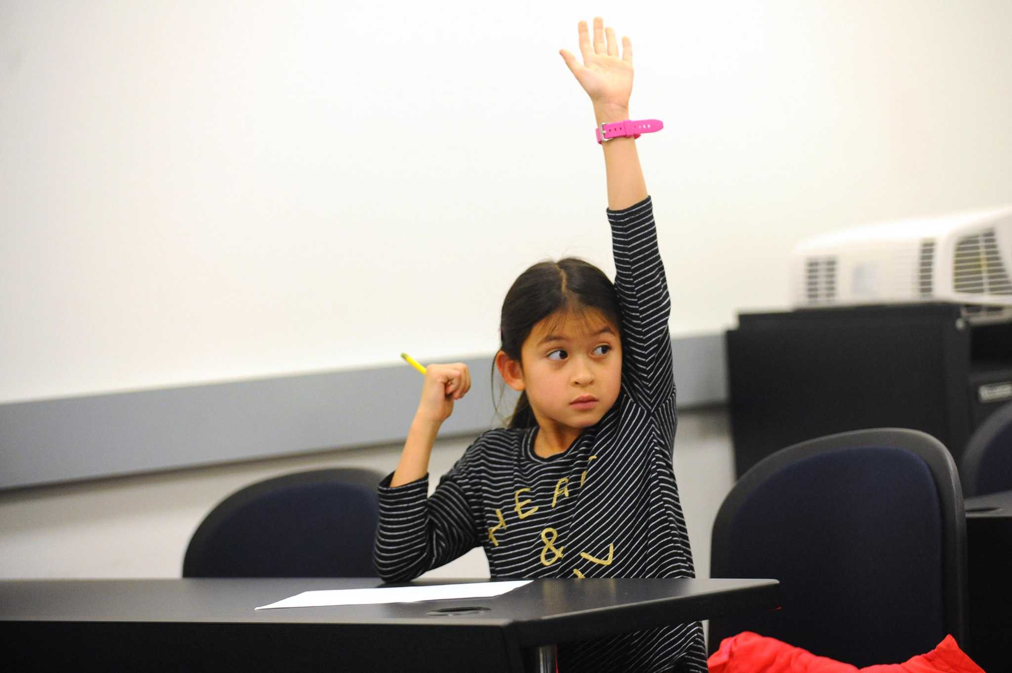 Chinese school hosts new math circle for young enthusiasts