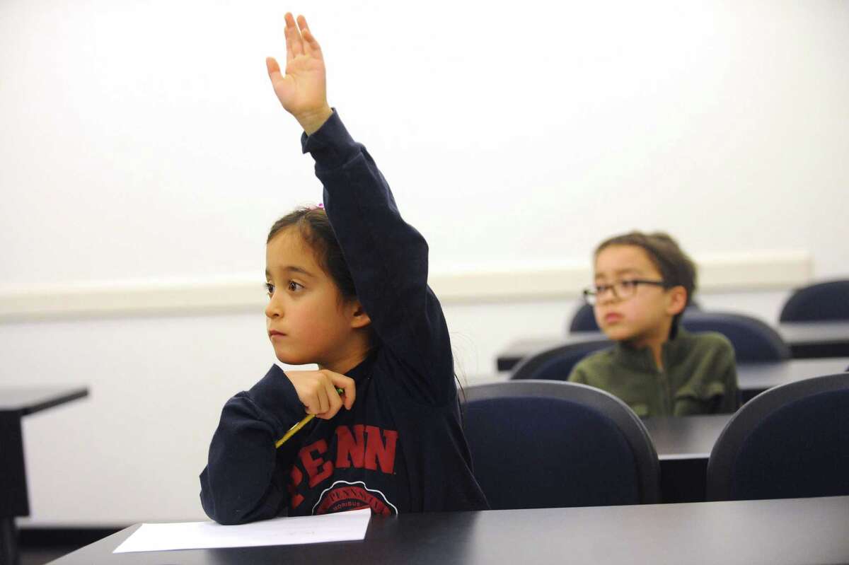 Chinese school hosts new math circle for young enthusiasts