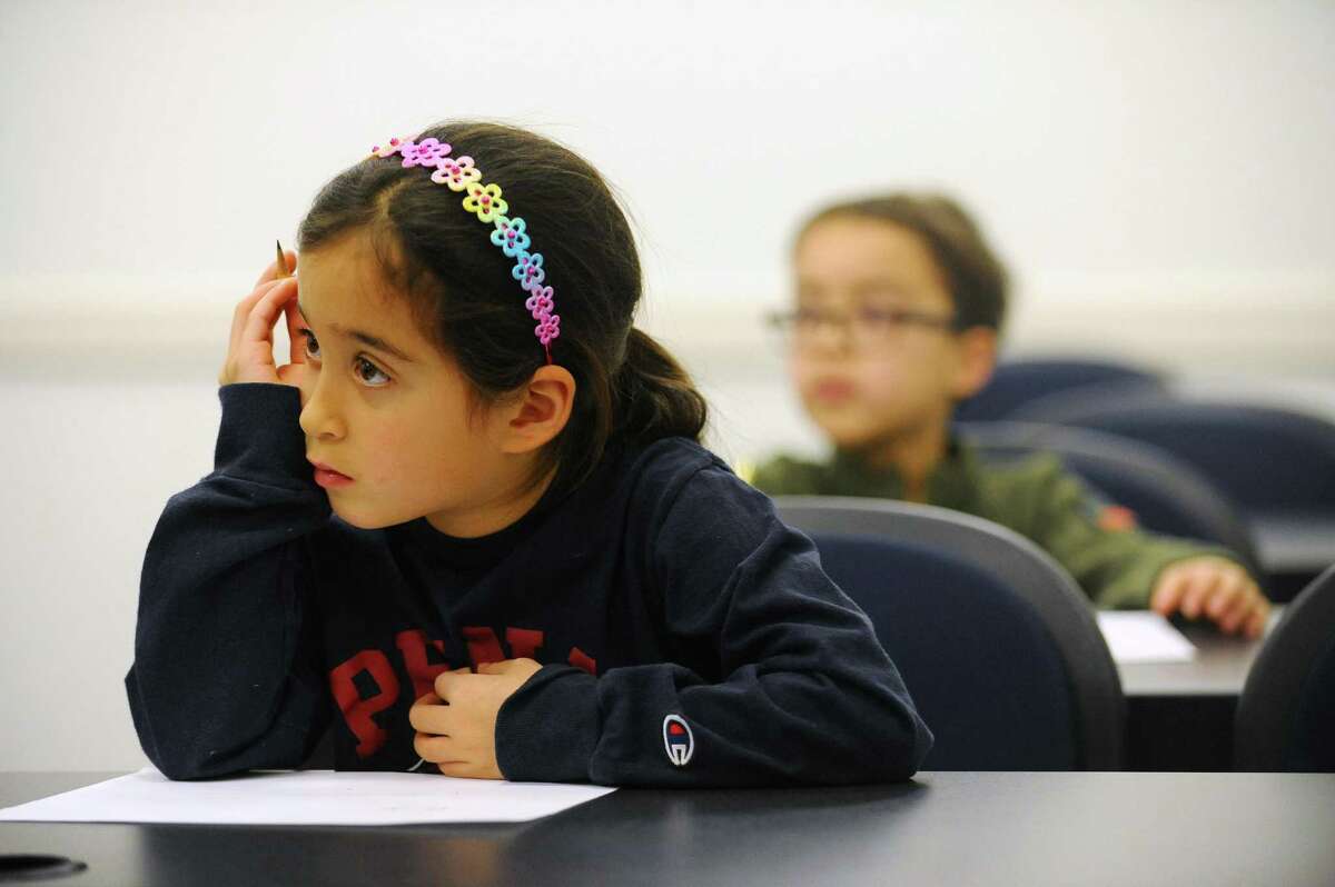 Chinese school hosts new math circle for young enthusiasts