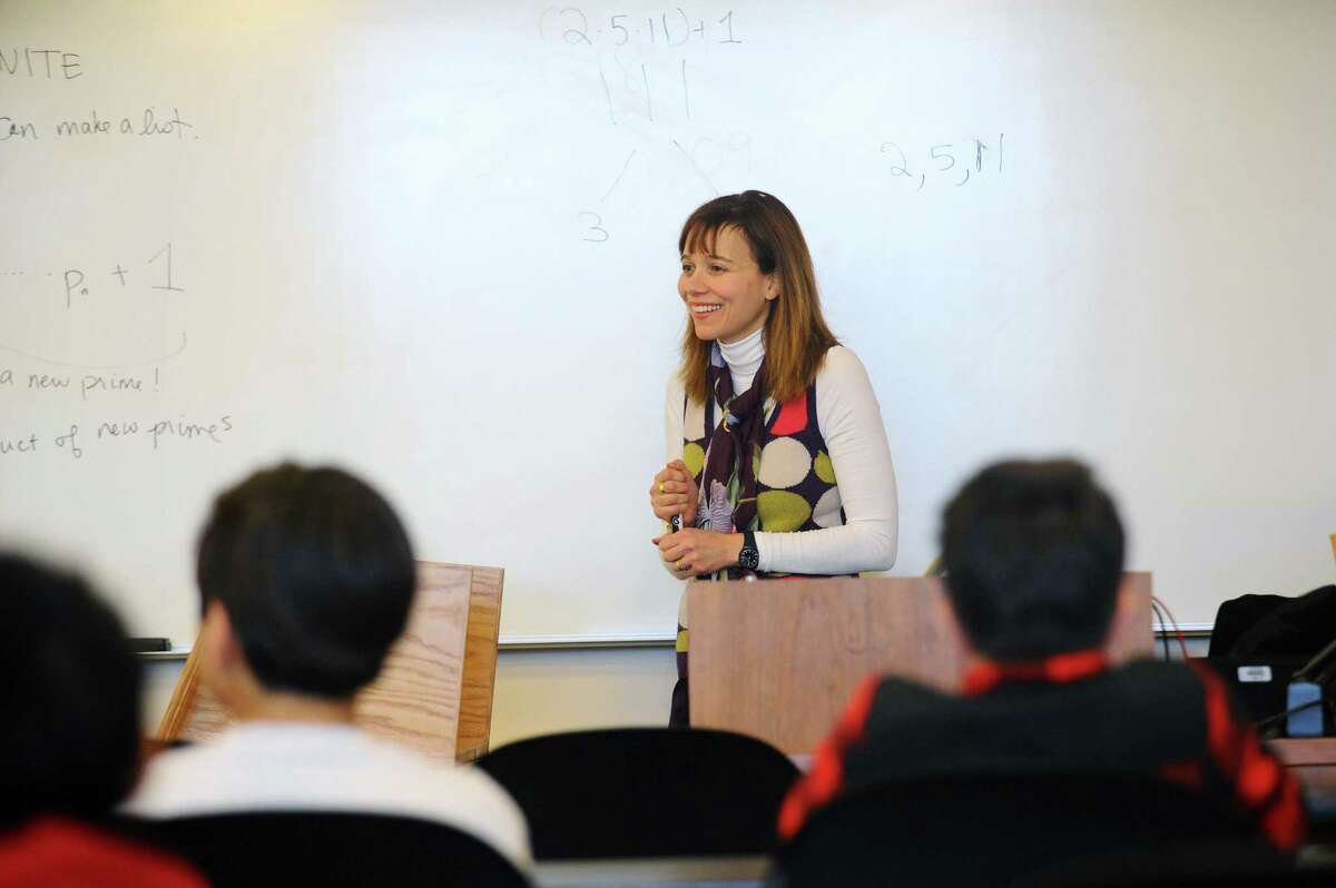 Chinese school hosts new math circle for young enthusiasts