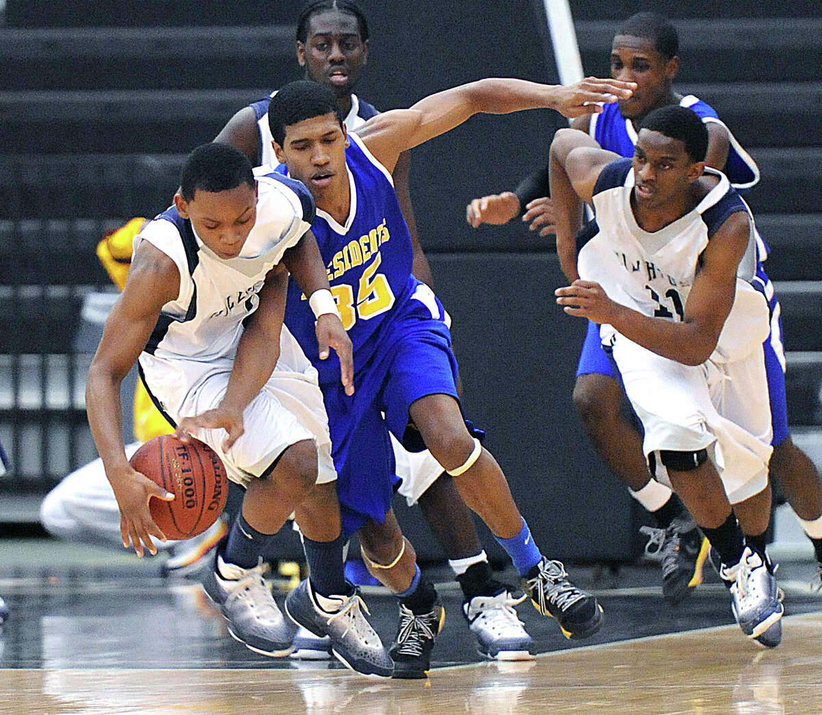 03_07 Hillhouse_Boys_BBALL