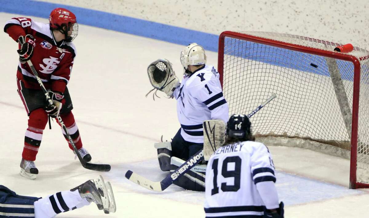0312_Yale VS SLU hockey