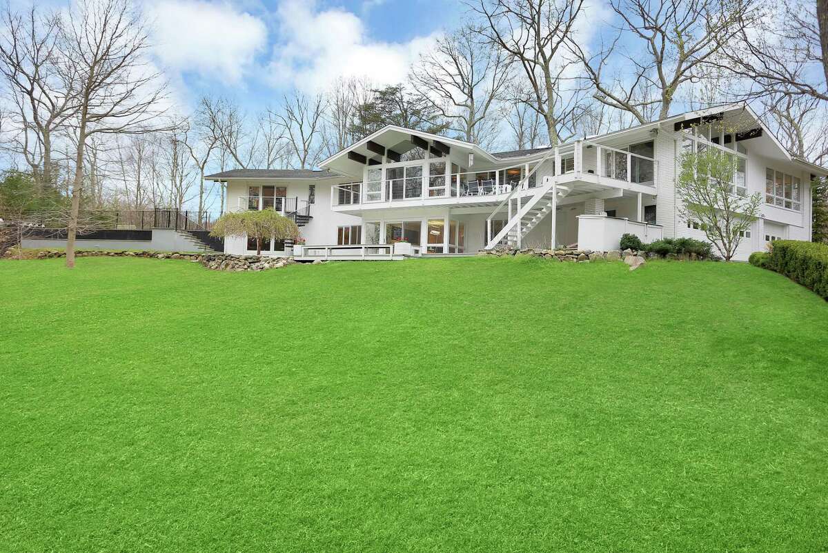 On the Market / Mid-century modern-inspired house with walls of glass