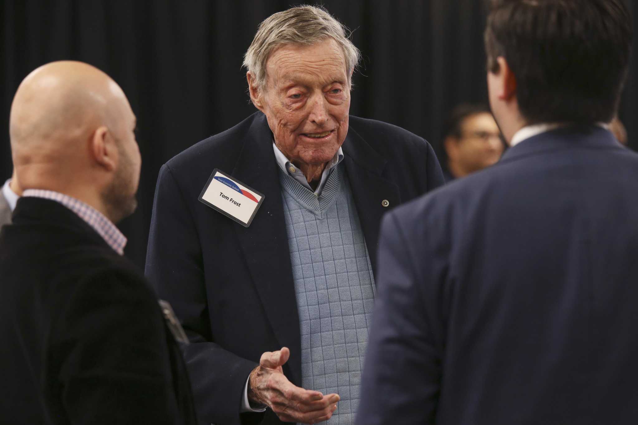 Legendary San Antonio banker, civic leader Tom Frost dies