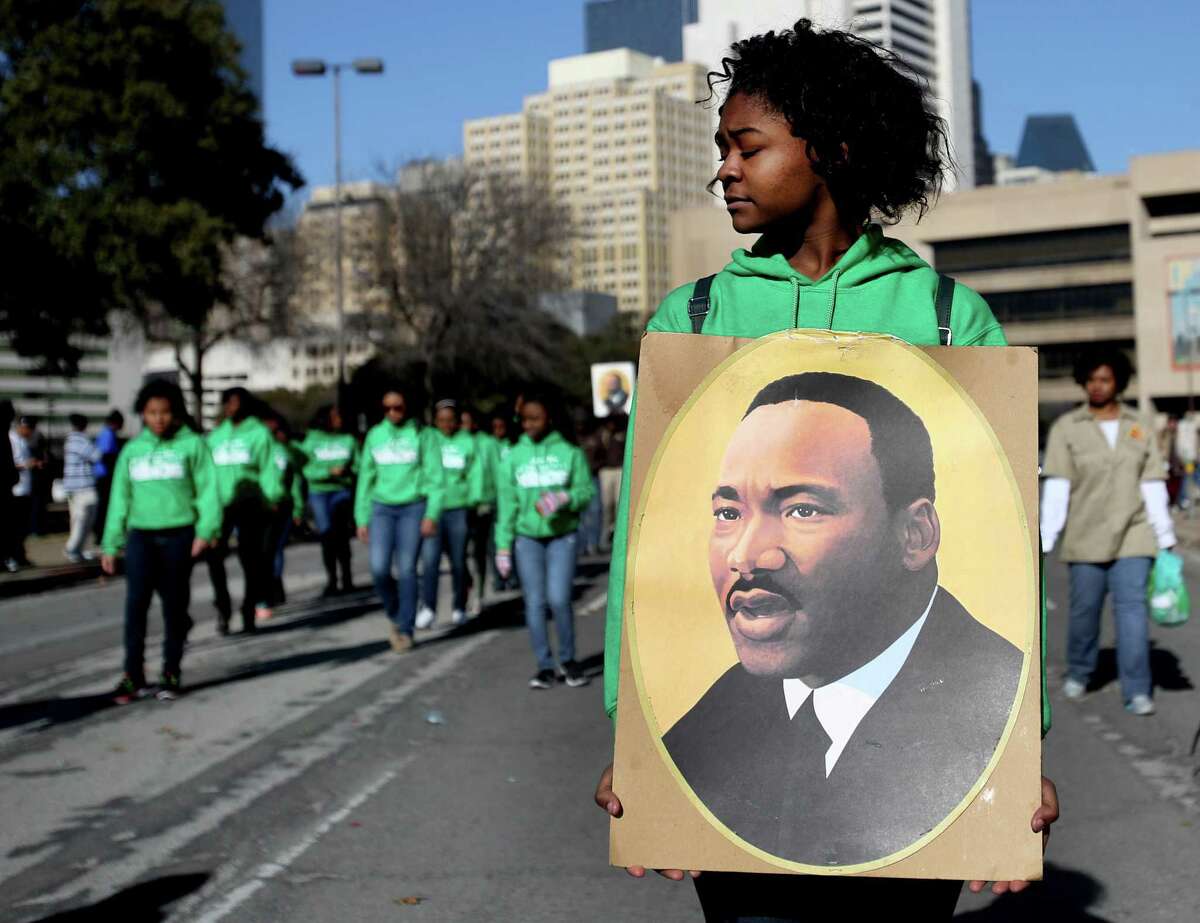 Gov. Abbott to remain MLK parade grand marshal in Dallas area despite ...