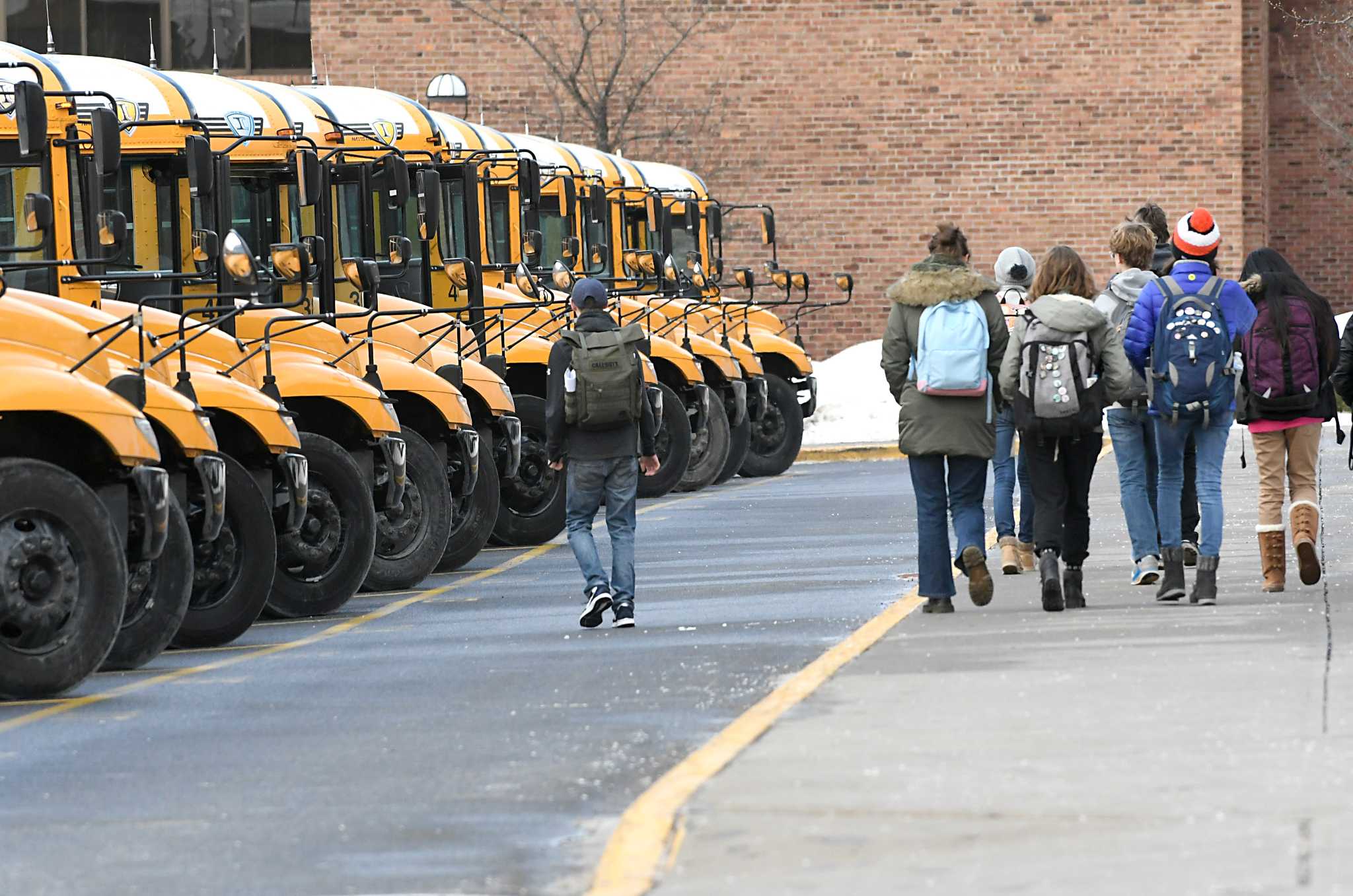 Students late as Saratoga Springs scrambles to find bus drivers