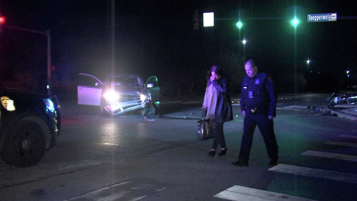 Off-duty SAPD officer hospitalized in motorcycle crash on NE side