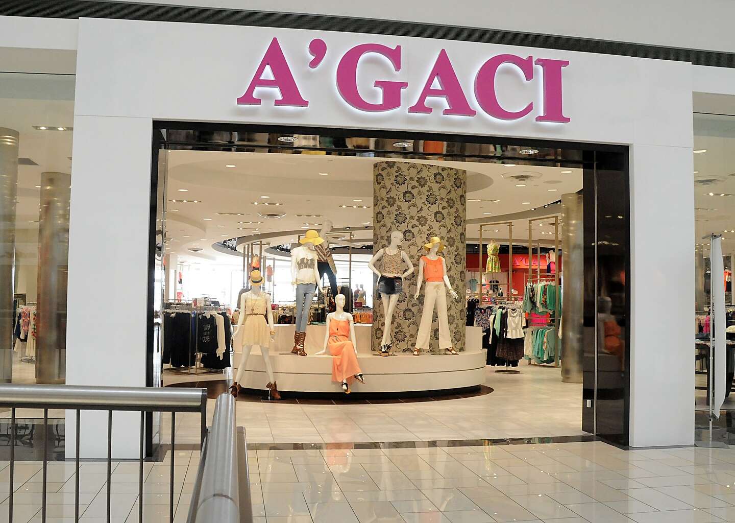 16 places you went shopping for clothes in the '80s, '90s that no longer exist in Houston