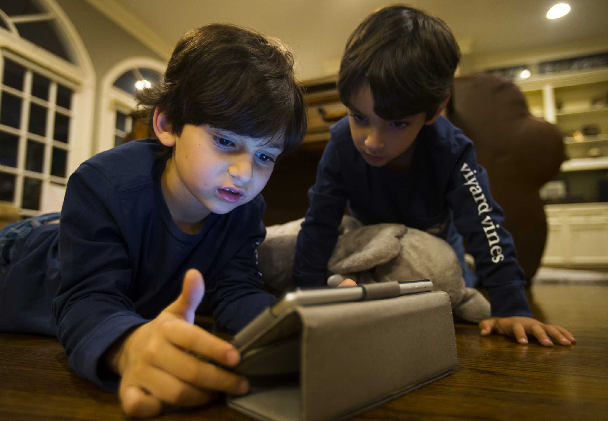 Apple urged to help curb smartphone addiction in children