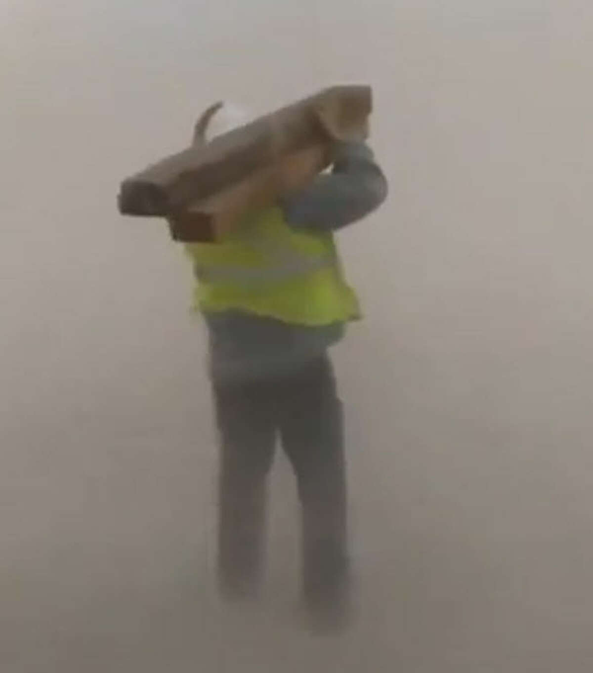 Video: Workers get caught in dramatic West Texas sandstorm