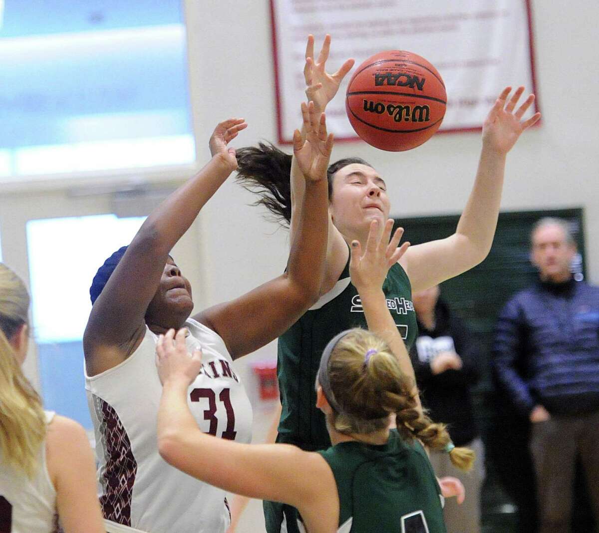 Sacred Heart basketball team edged by Hopkins in final seconds