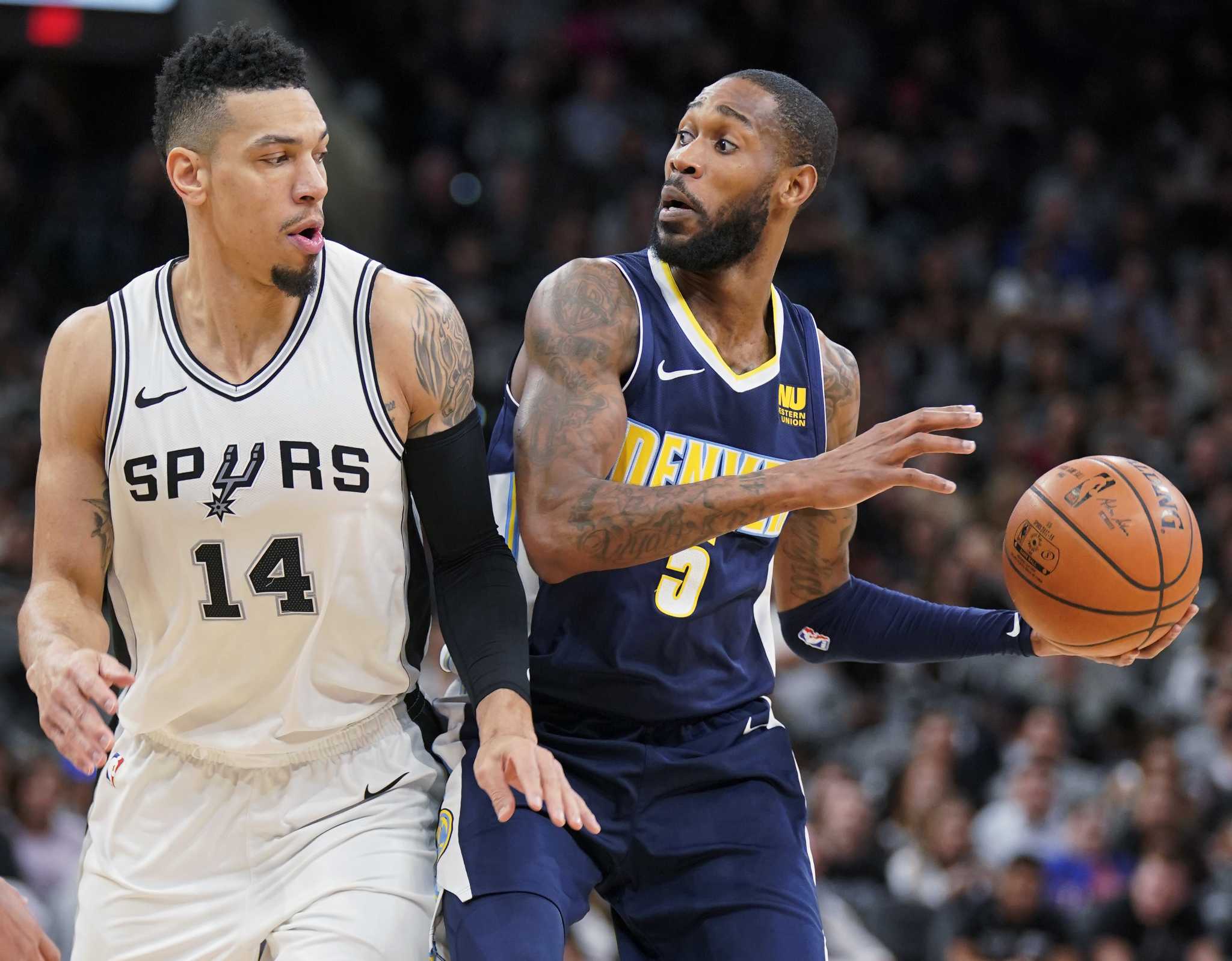 Back at AT&T Center, Spurs overpower Nuggets