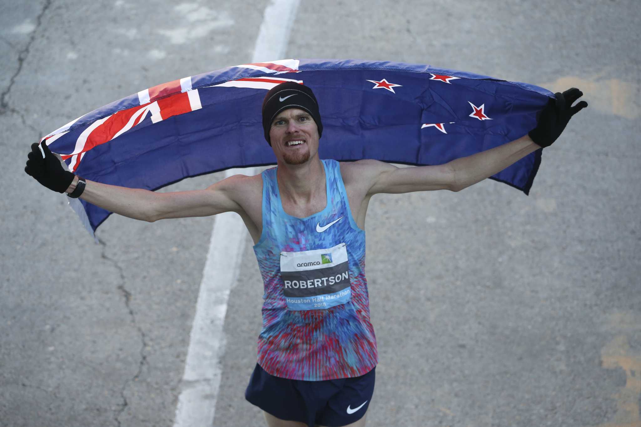 Jake Robertson wins Aramco Half Marathon after last-minute decision