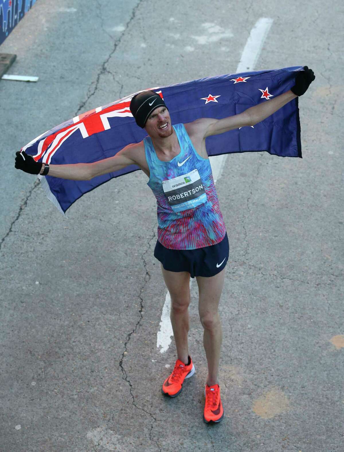 Jake Robertson wins Aramco Half Marathon after last-minute decision