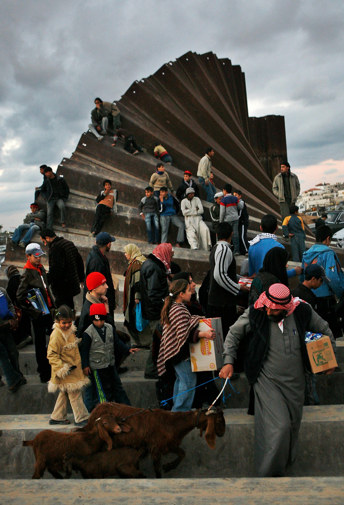 The rise of walls in a warming world