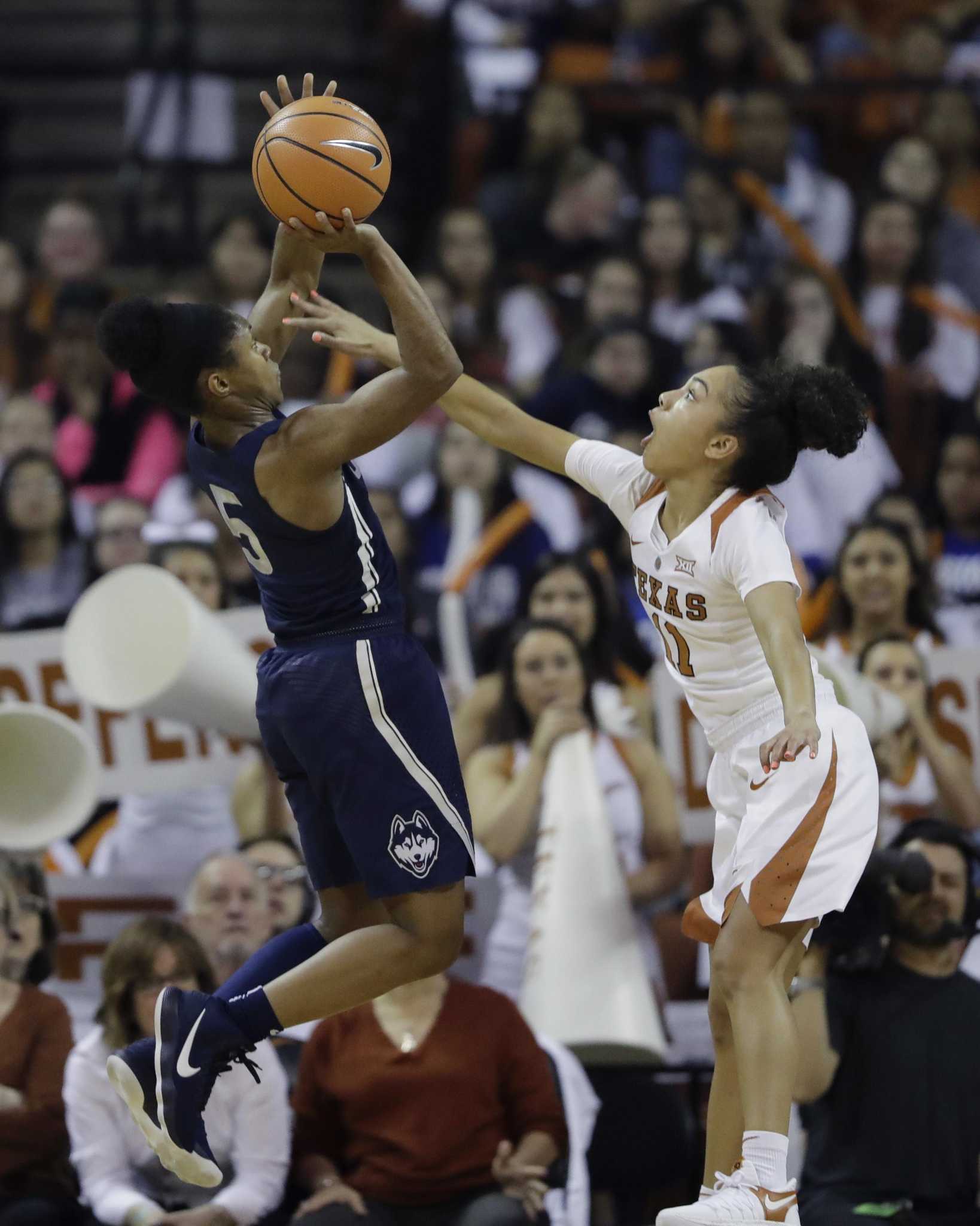 UConn women pass road test, top No. 9 Texas