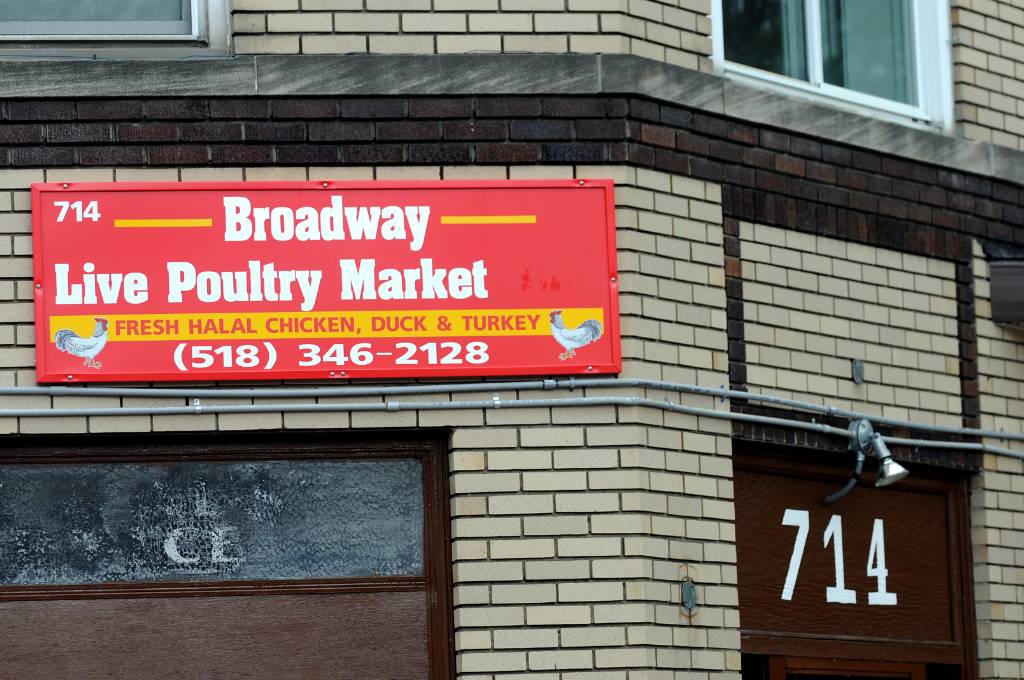 Fresh fowl store fills urban need