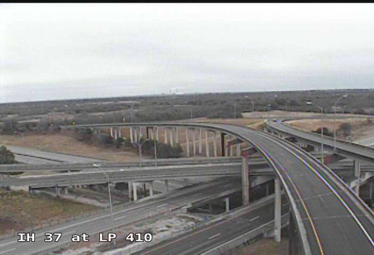 TxDOT camera images show San Antonio's eerily empty roadways during ice ...