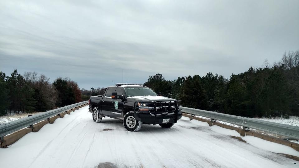 Texas state parks share photos of snow, ice day