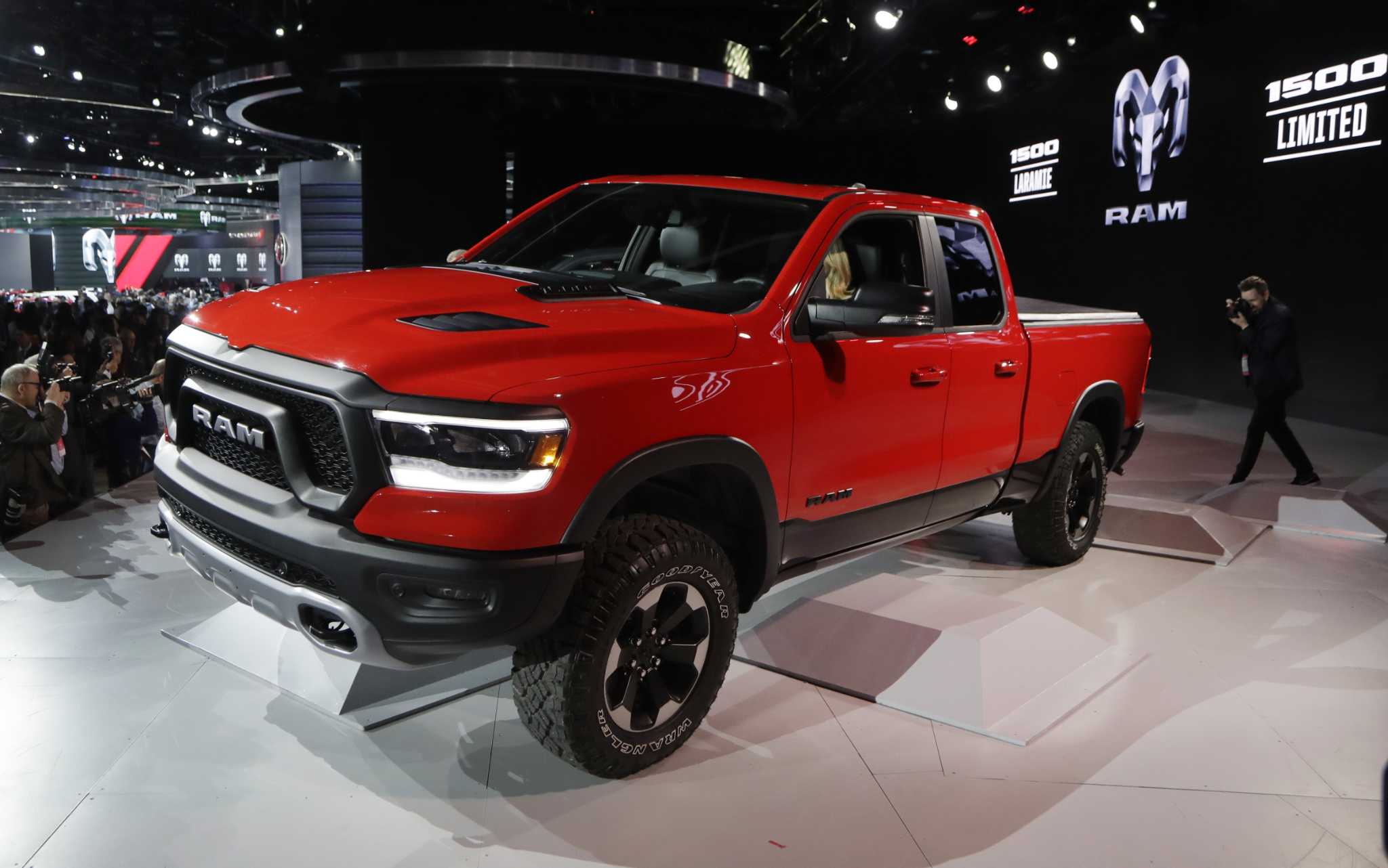 Jeep updates Cherokee compact SUV to compete in hot market