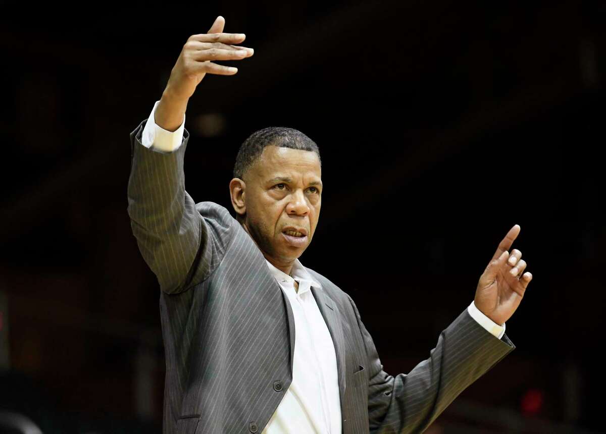 Patroons: Siena Alum Edwin Ubiles filling up his plate with school