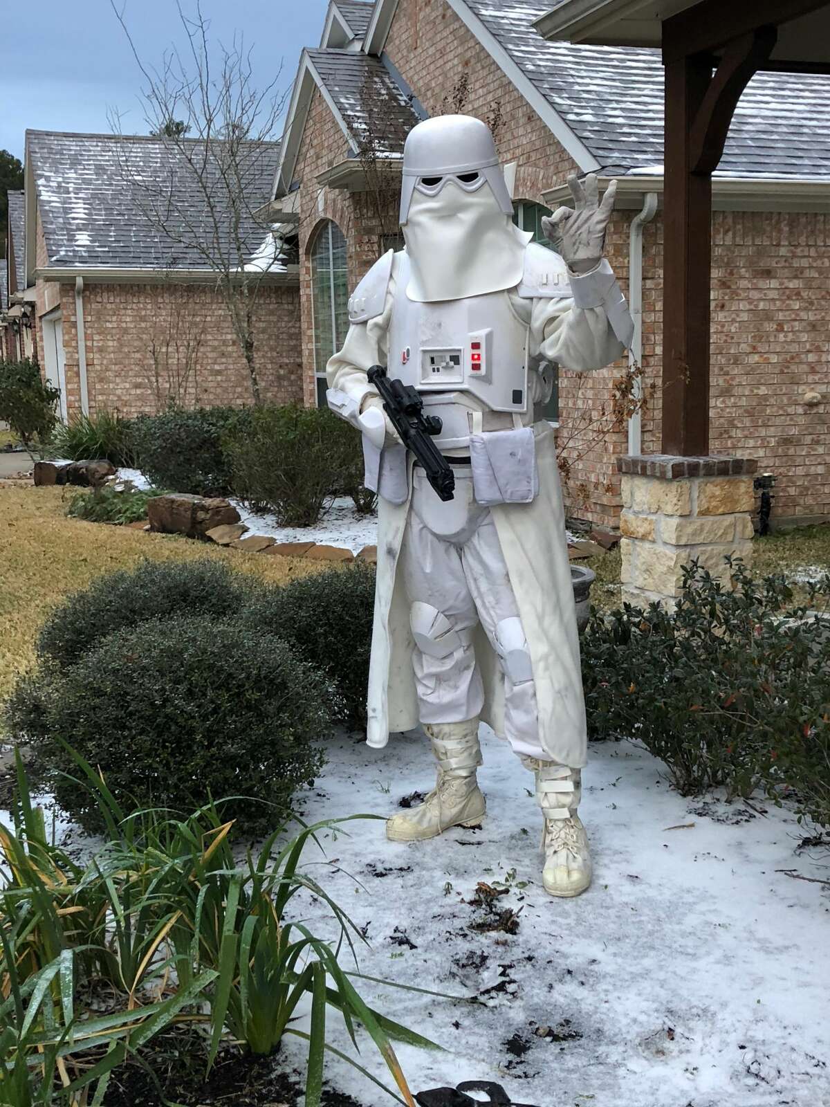 Houston man walks his dog through the cold and ice dressed as a ...