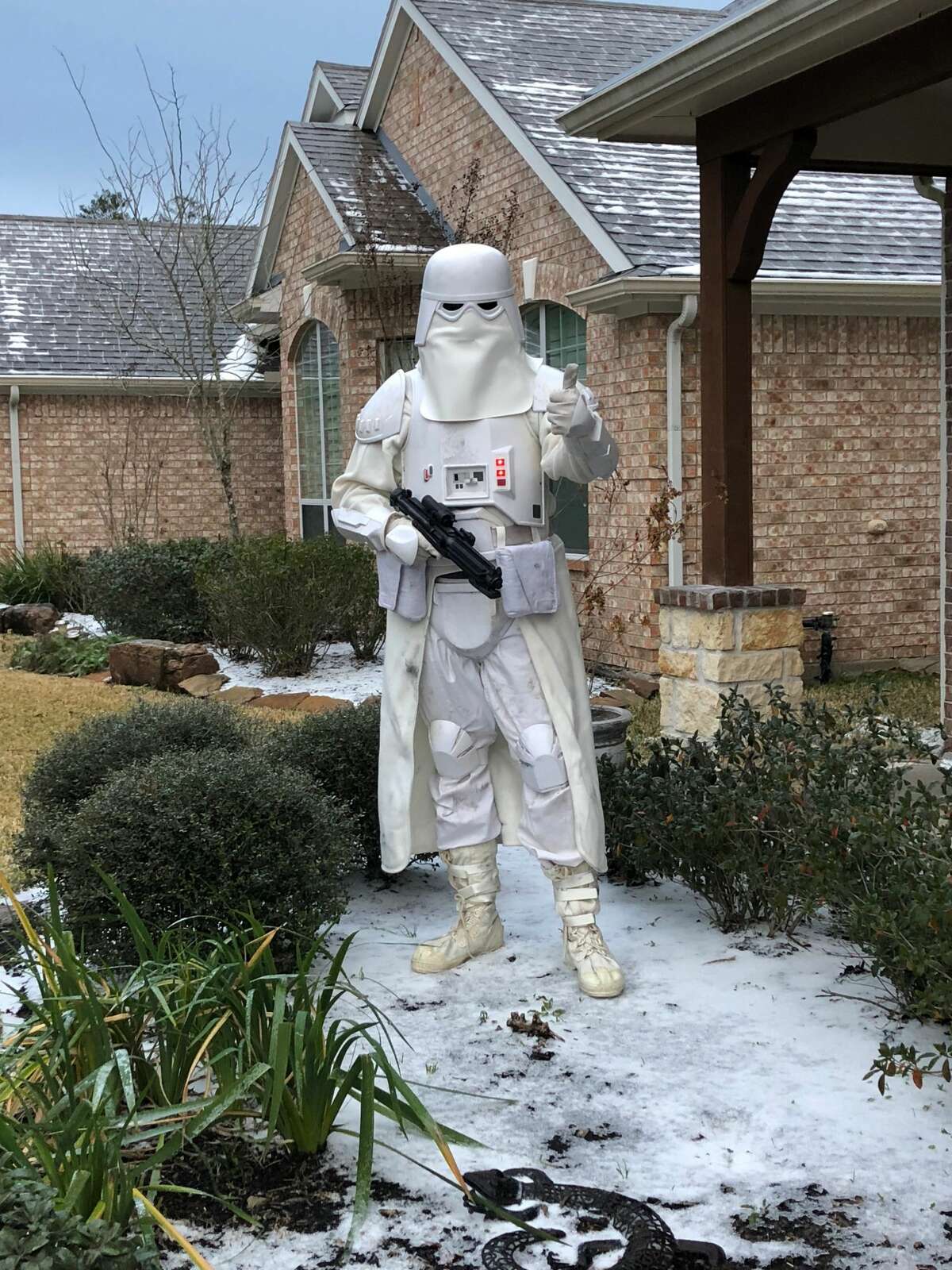 Houston man walks his dog through the cold and ice dressed as a ...